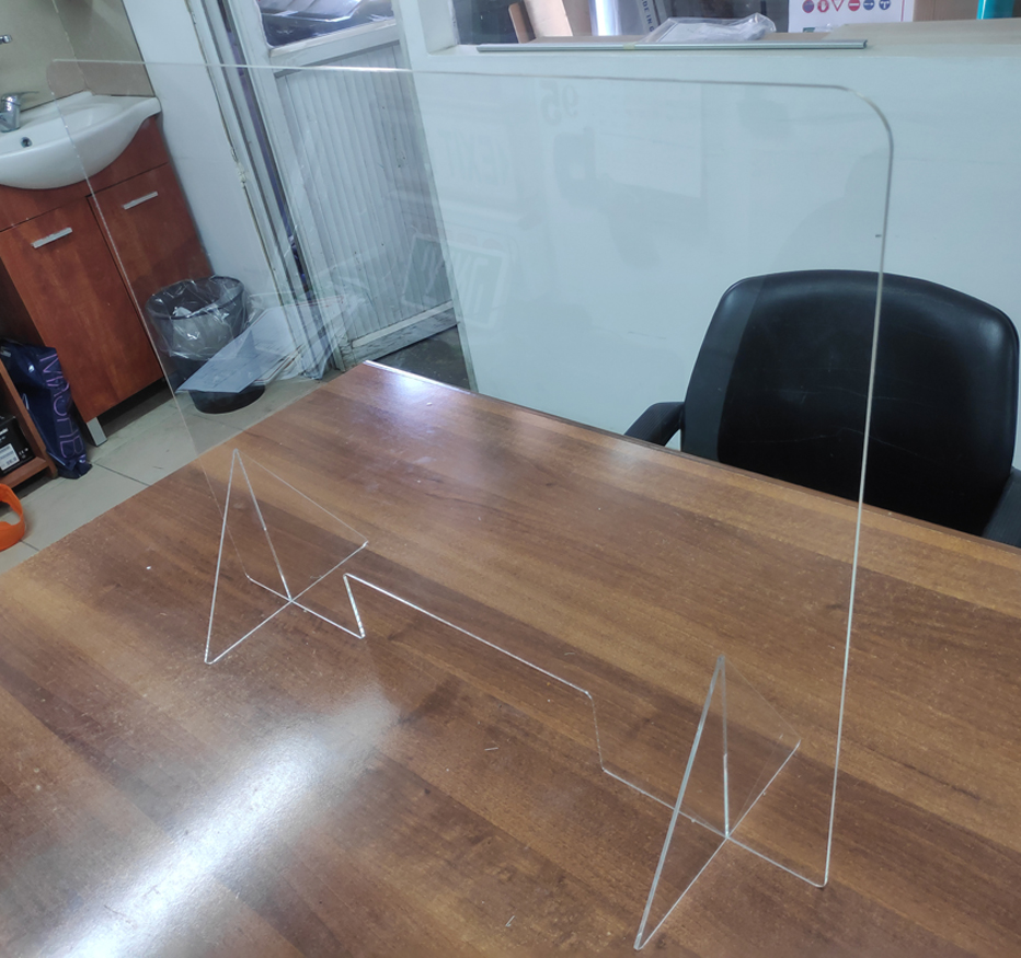 מחיצה שקופה למשרד מפרספקס - 70X40 סמ